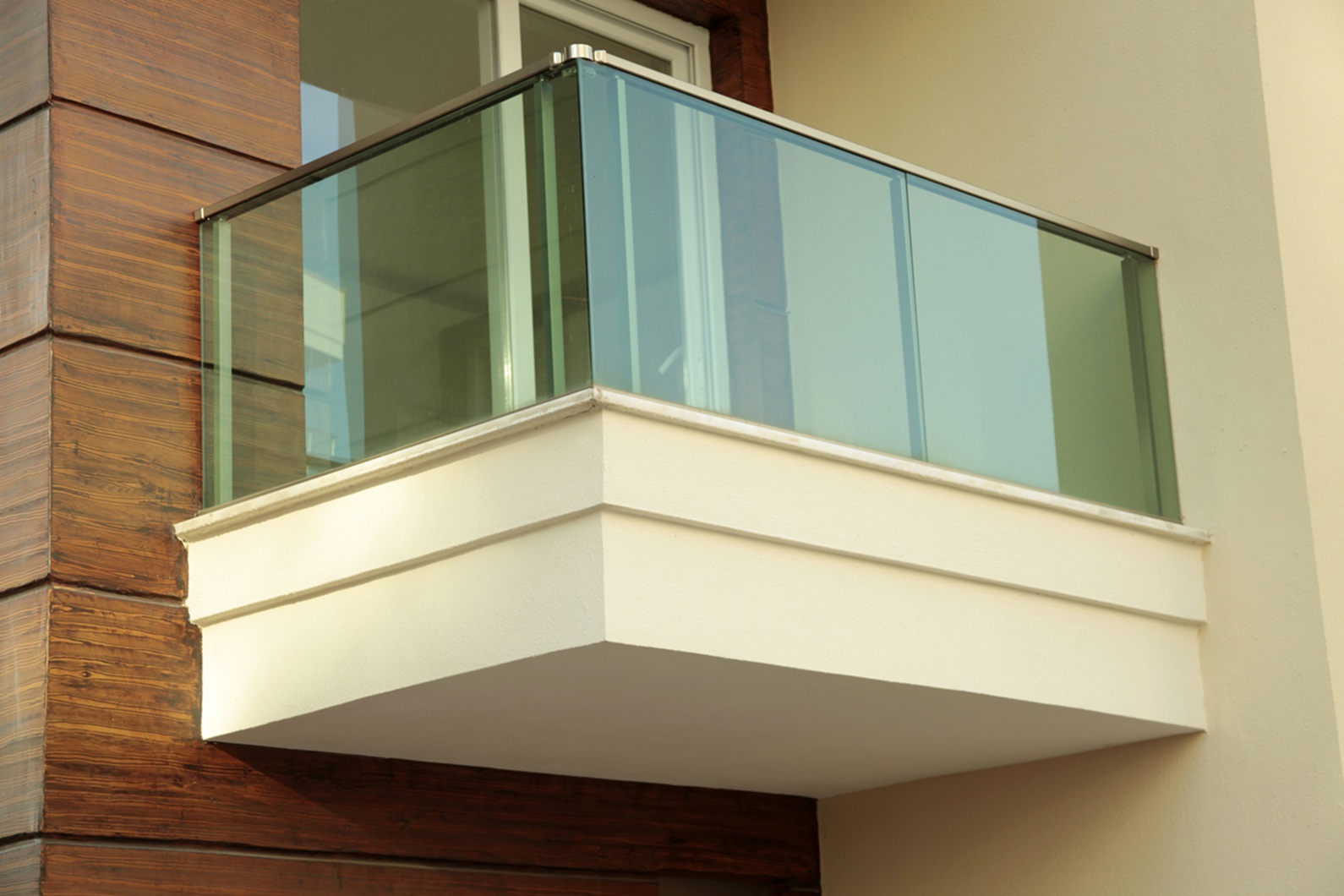 The Best Glass Railing Design Ideas For A Safe And Modern Balcony ...